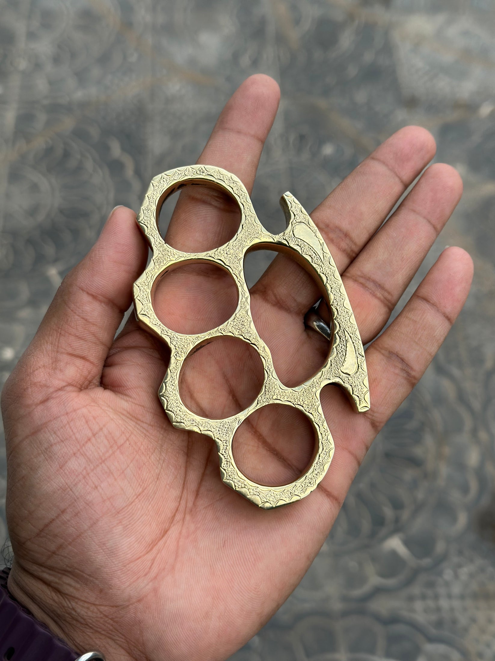Hand-Engraved Brass Knuckle – Knives Gear Garage